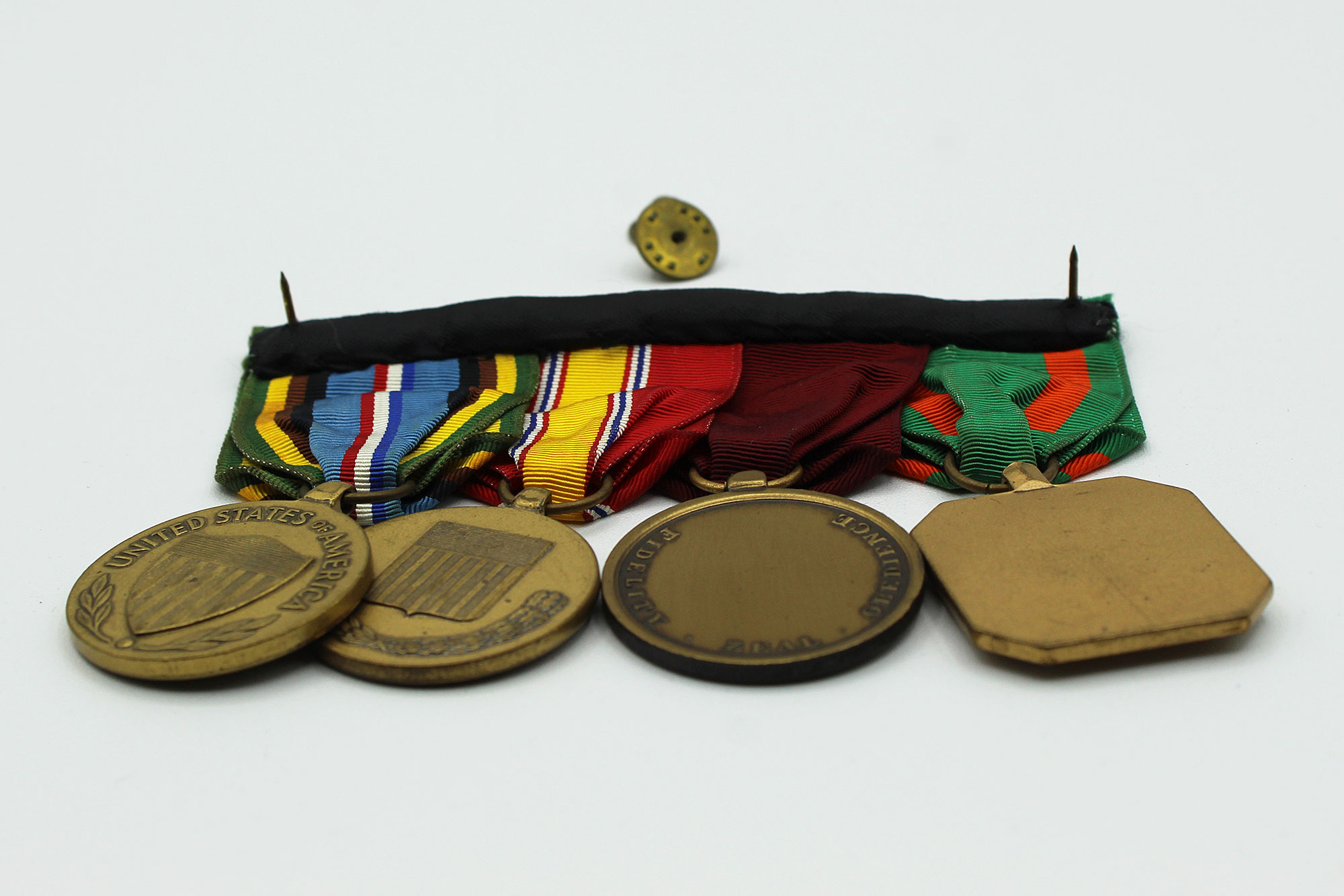 US Navy 4 Place Medal Bar . YMU4677 - Time Traveler Militaria