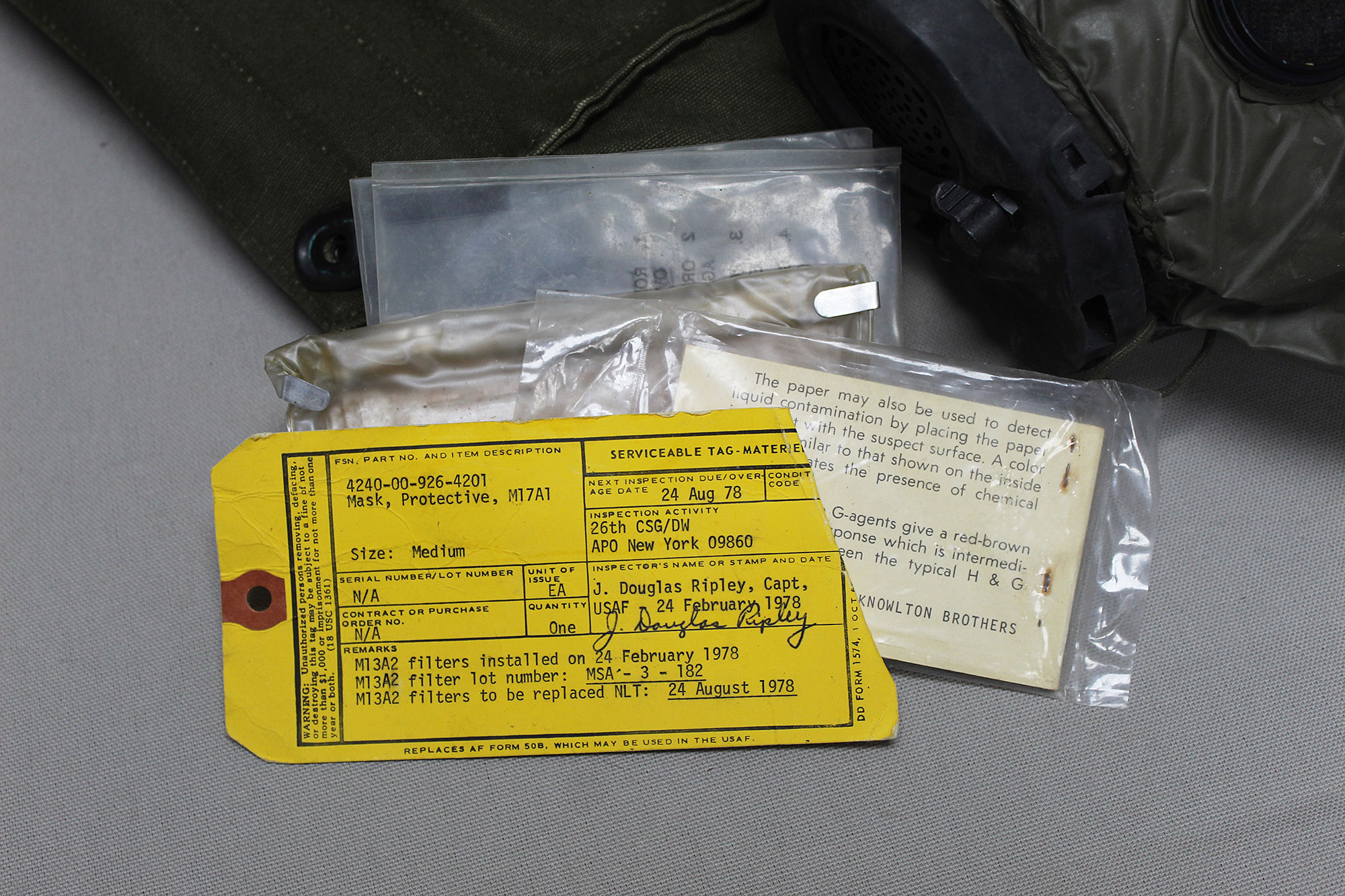 US M17A1 Gas Mask Medium in Carry Bag w/Strap . FLU3648 - Time Traveler ...