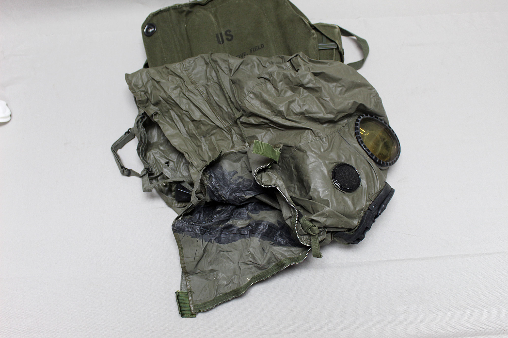 US M17A1 Gas Mask Medium in Carry Bag w/Strap . FLU3648 - Time Traveler ...