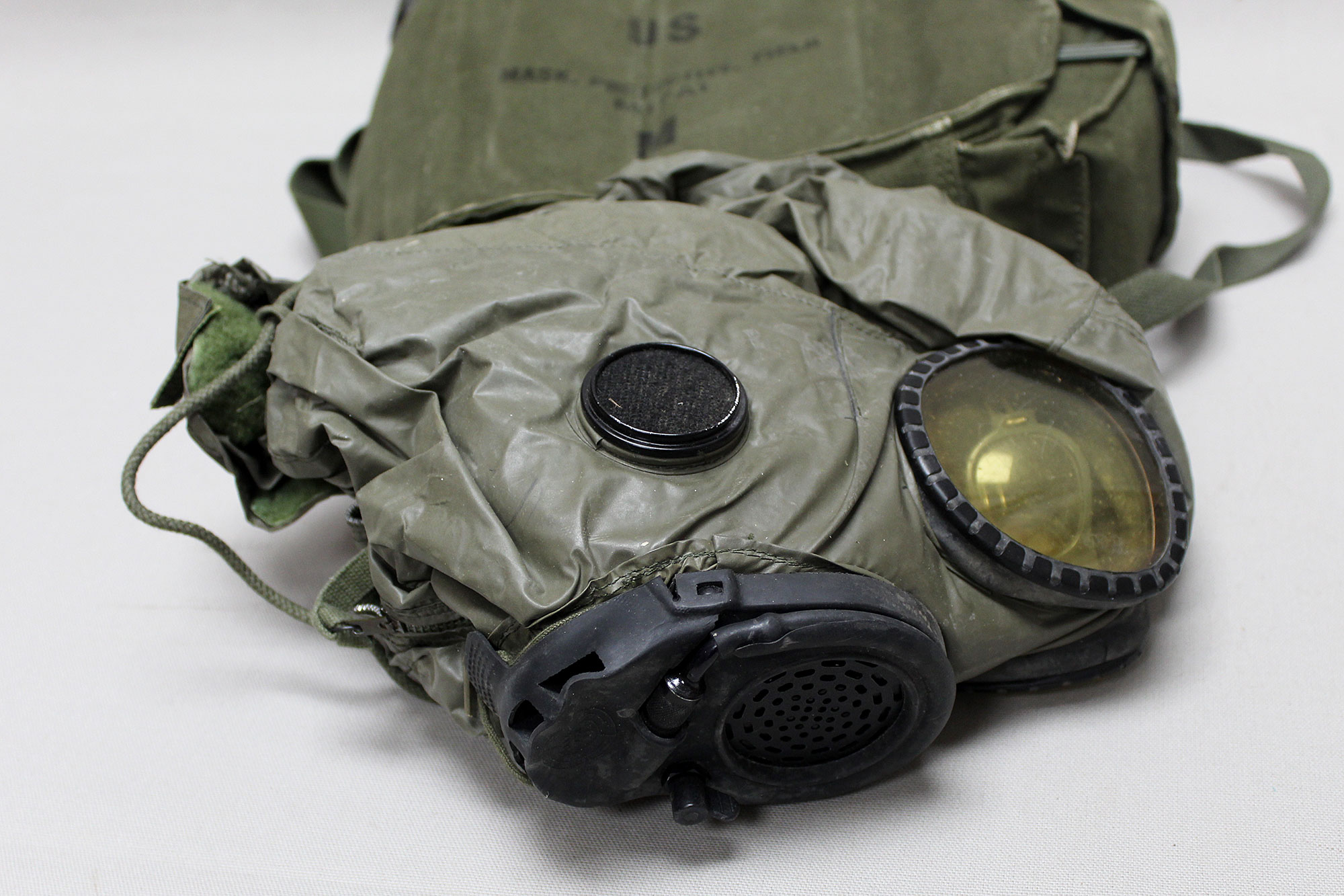 US M17A1 Gas Mask Medium in Carry Bag w/Strap . FLU3648 - Time Traveler ...