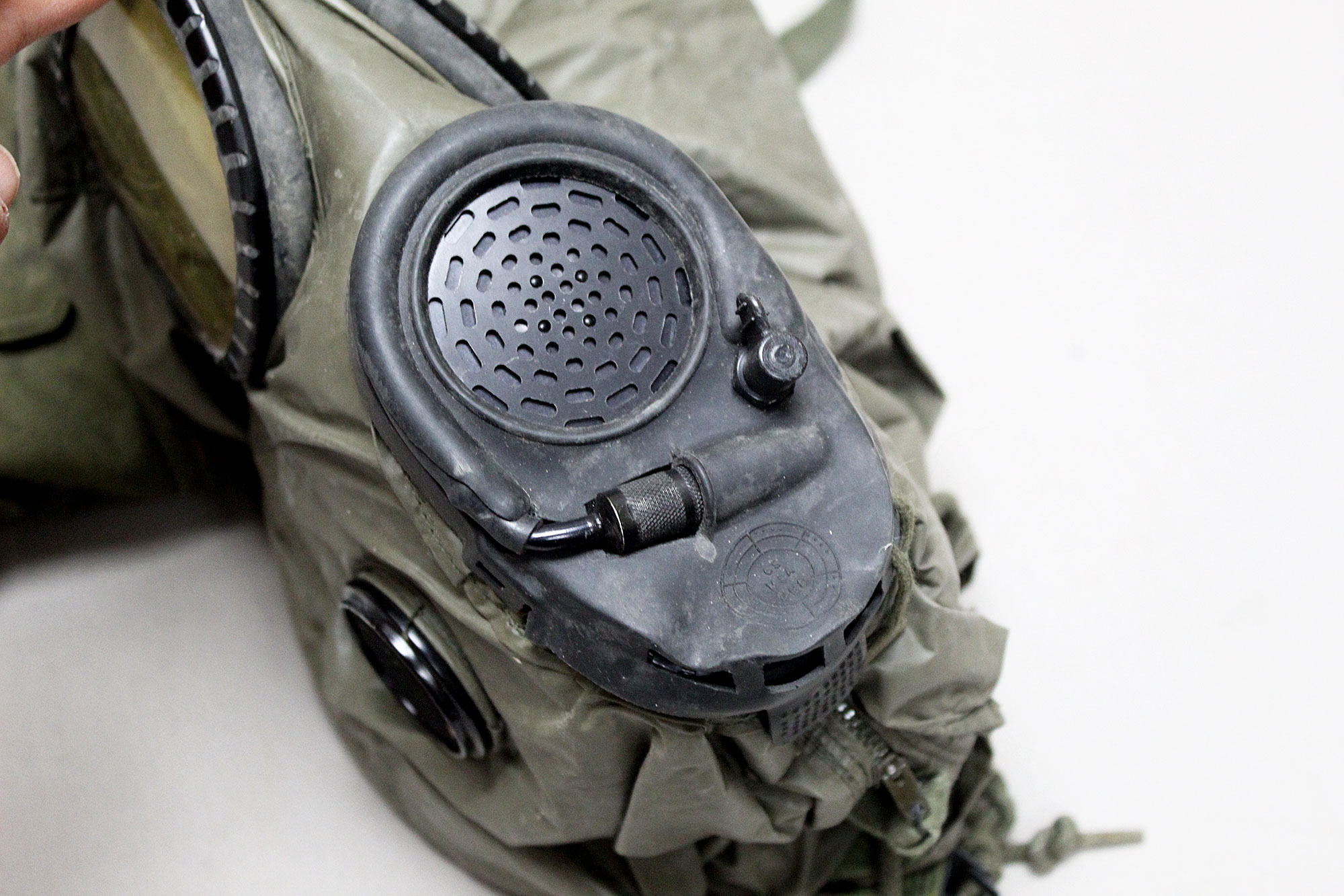 US M17A1 Gas Mask Medium in Carry Bag w/Strap . FLU3648 - Time Traveler ...