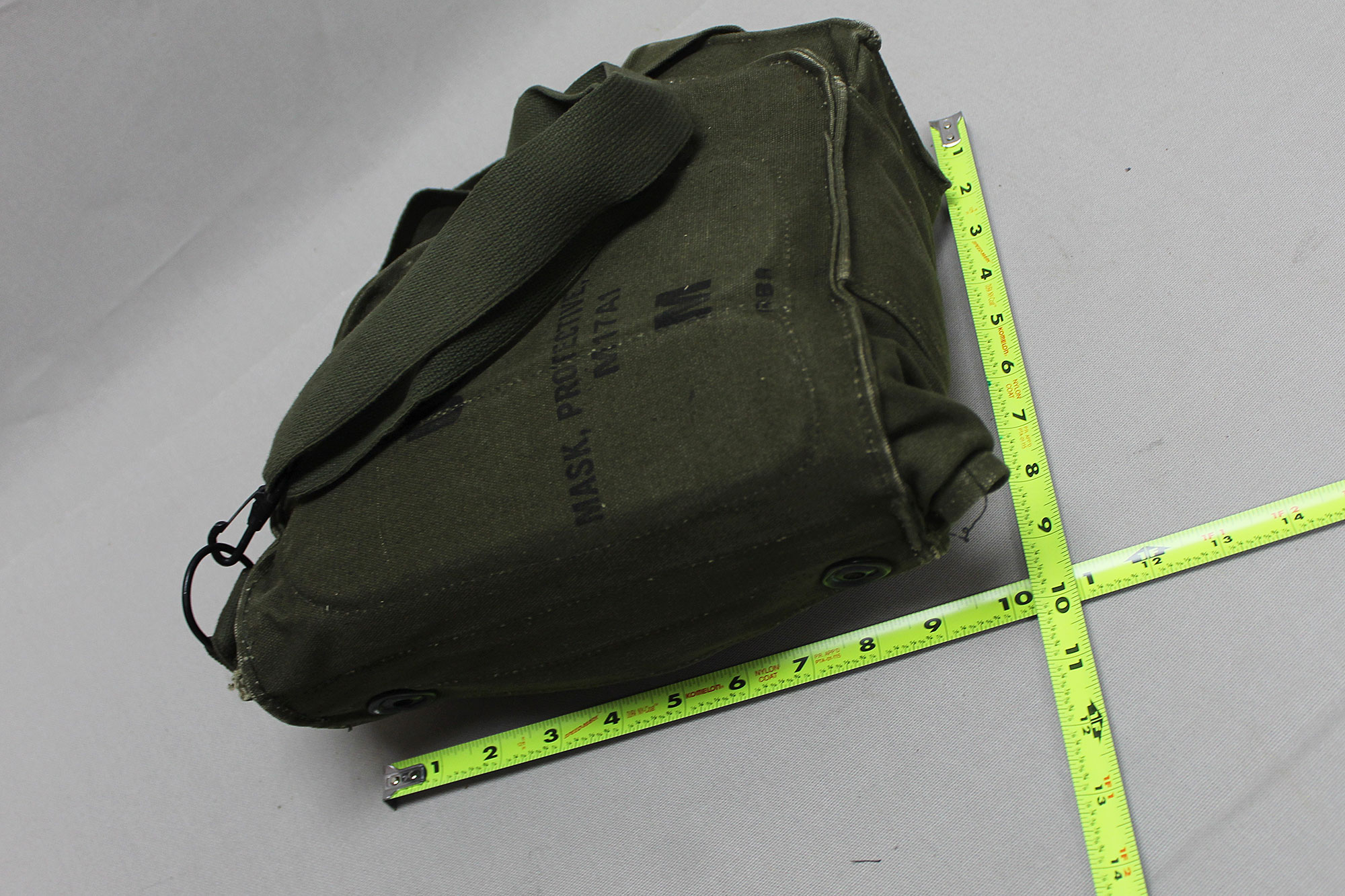 US M17A1 Gas Mask Medium in Carry Bag w/Strap . FLU3648 - Time Traveler ...