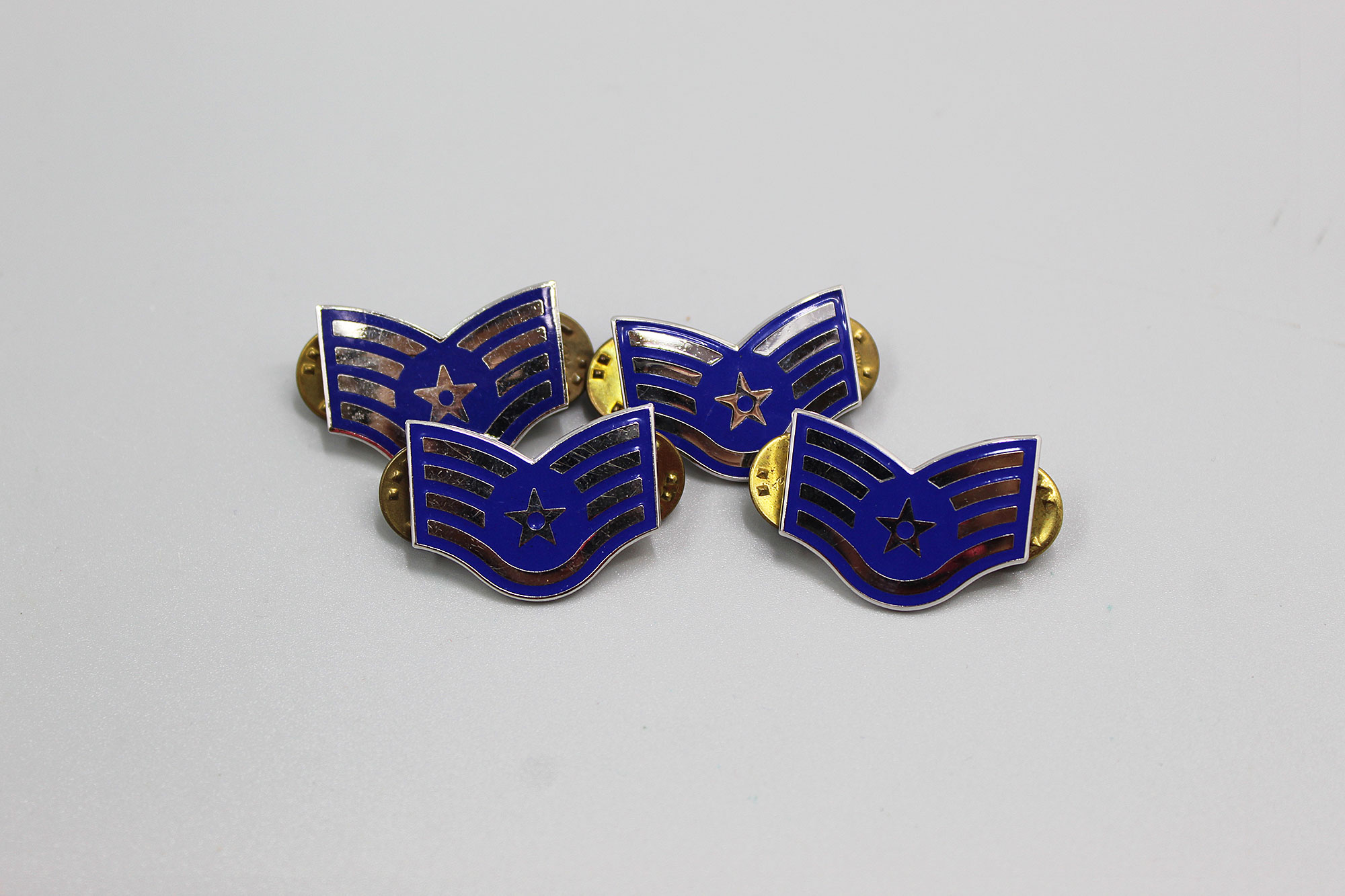 USAF Tech Sergeant Group of 4 Insignia . FLU3679 - Time Traveler Militaria