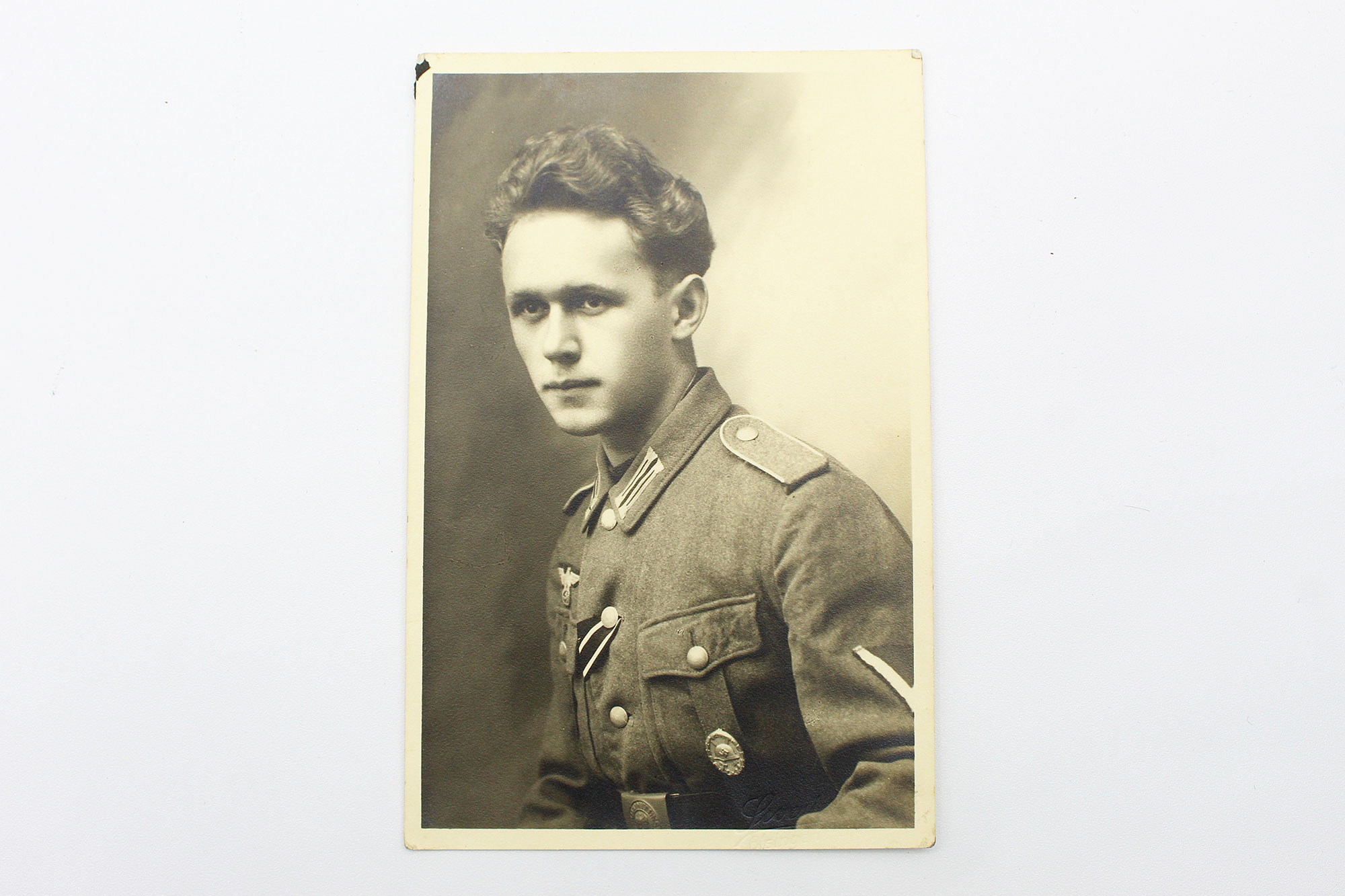 WW2 German Army Soldier Portrait Postcard . GD600 - Time Traveler Militaria