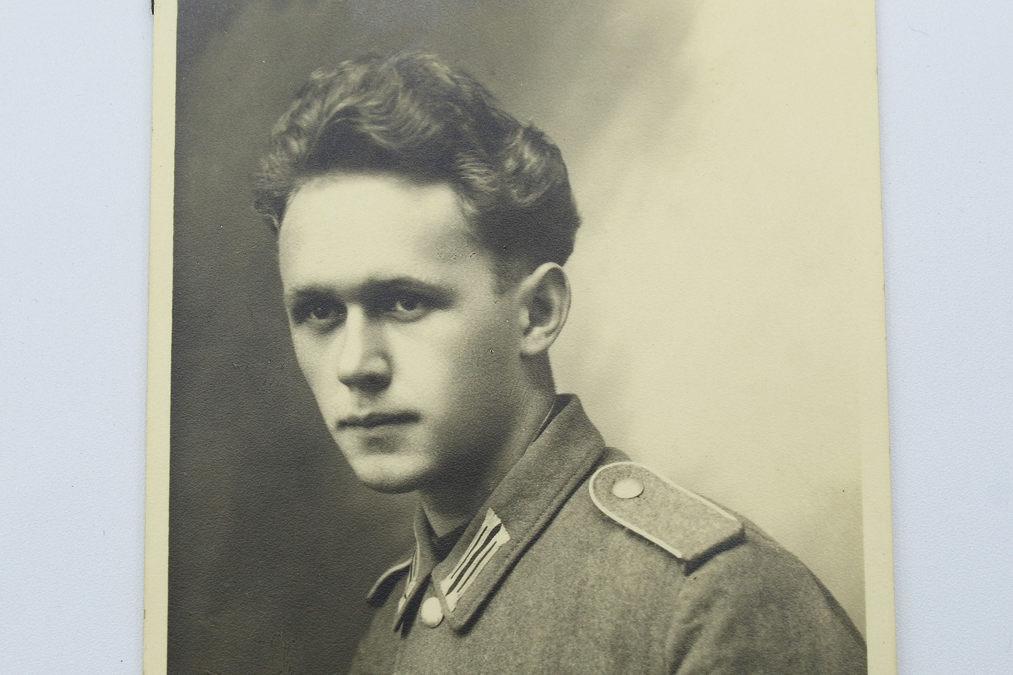 WW2 German Army Soldier Portrait Postcard . GD600 - Time Traveler Militaria