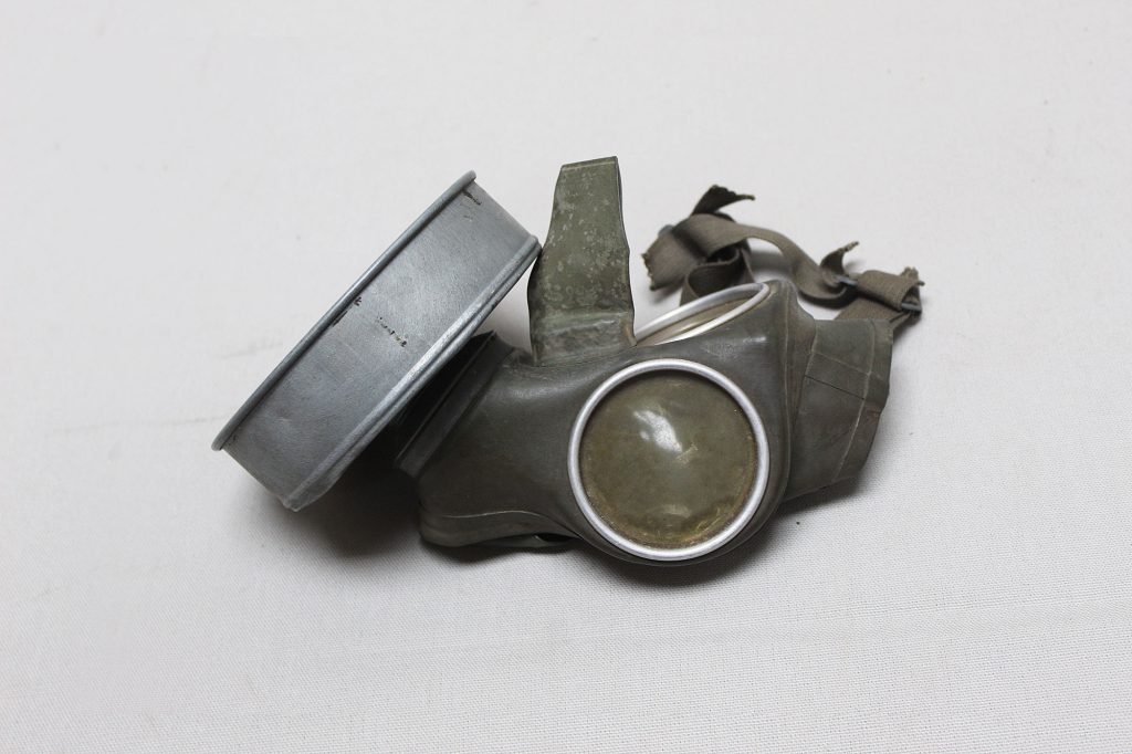 WW2 German Civilian Gas Mask . EFL6121 - Time Traveler Militaria