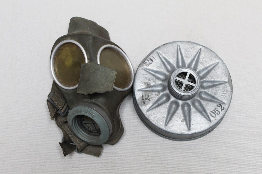 WW2 German Civilian Gas Mask . EFL6121 - Time Traveler Militaria