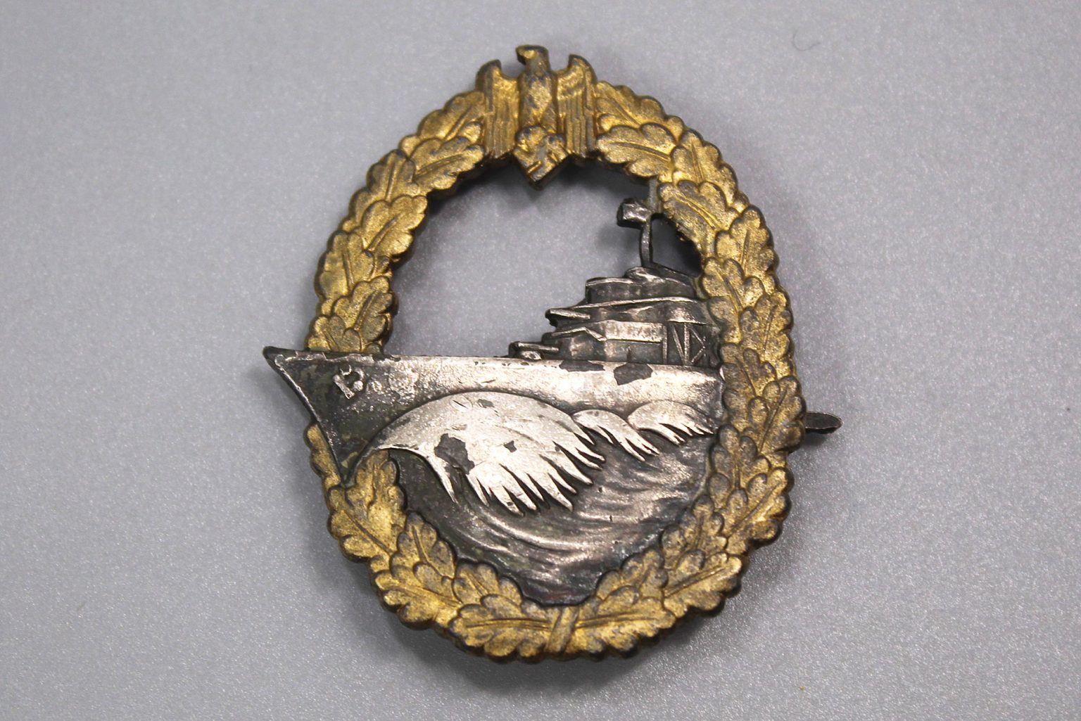 WW2 German KM Destroyers Badge Schwerin . GO6127 - Time Traveler Militaria