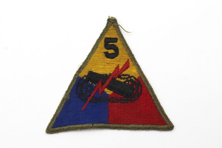 US Army 5th Armored Division Patch . USP1225 - Time Traveler Militaria