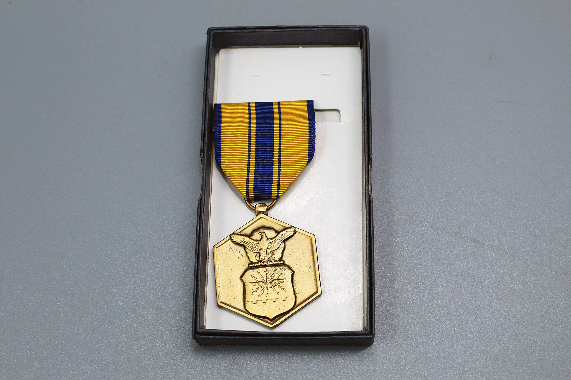 USAF Commendation Medal in Box . YMU4728 - Time Traveler Militaria