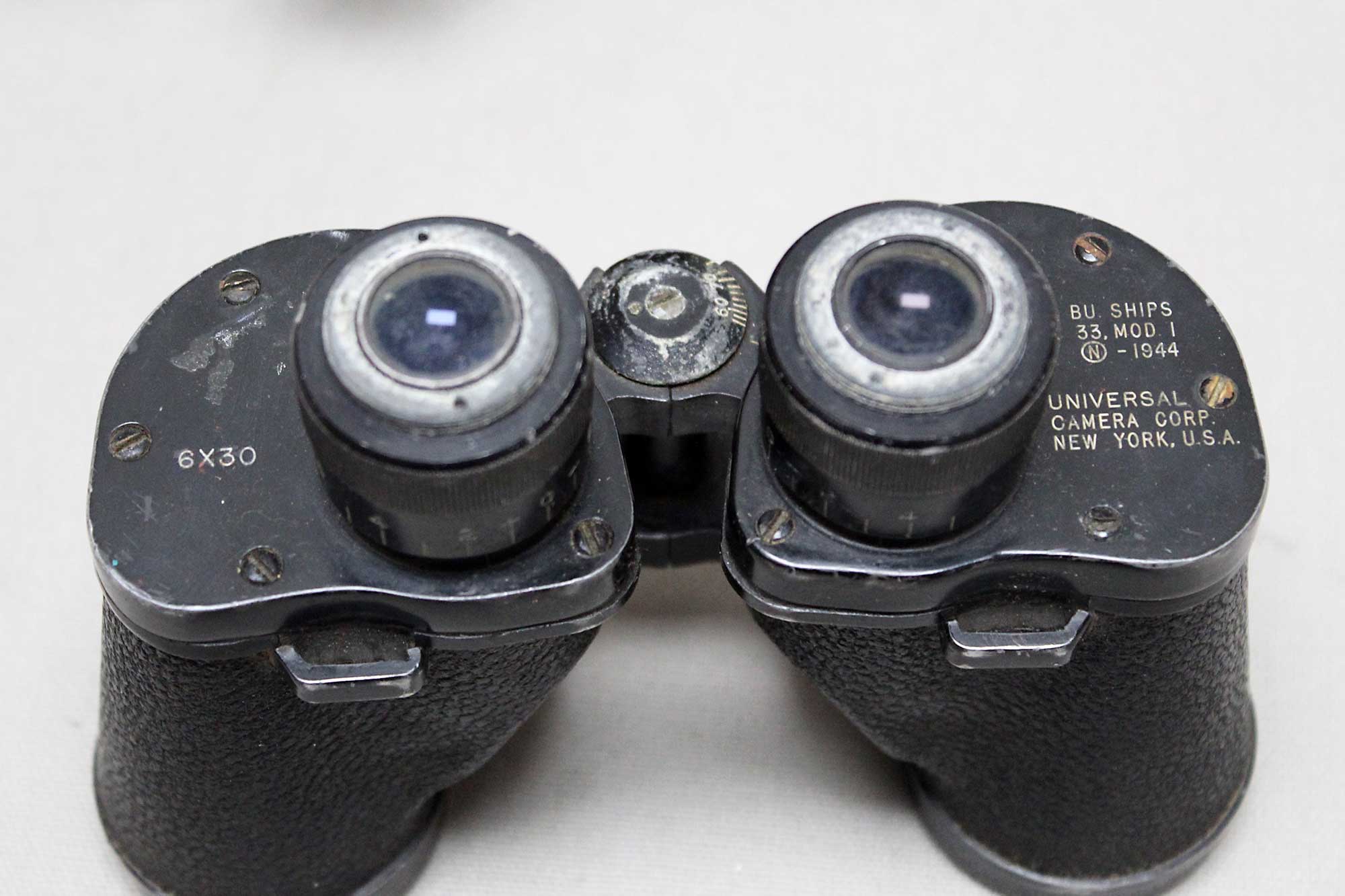 US WW2 Navy Binocular in Case 1944 . FLU3771 - Time Traveler Militaria