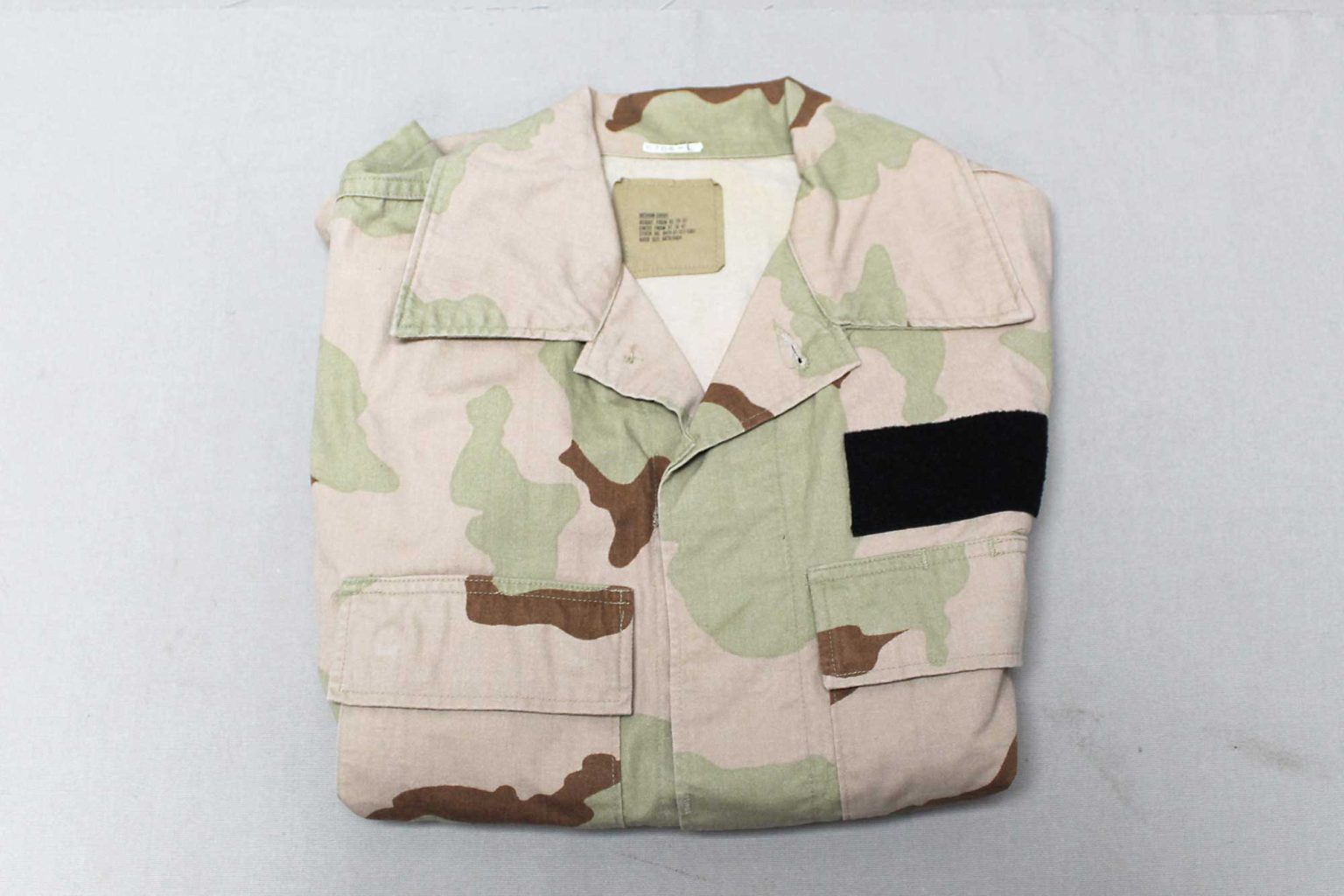 US Desert Camo Combat Jacket - Med-Short . UA1104 - Time Traveler Militaria