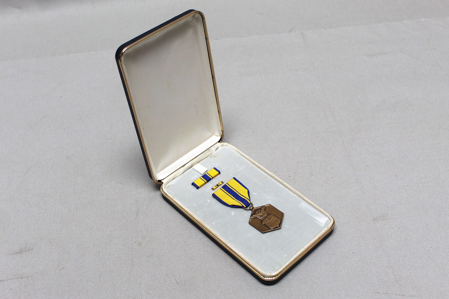 USAF Commendation Medal in Case . YMU4718 - Time Traveler Militaria