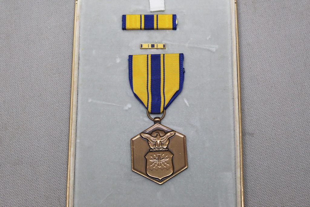 USAF Commendation Medal in Case . YMU4718 - Time Traveler Militaria