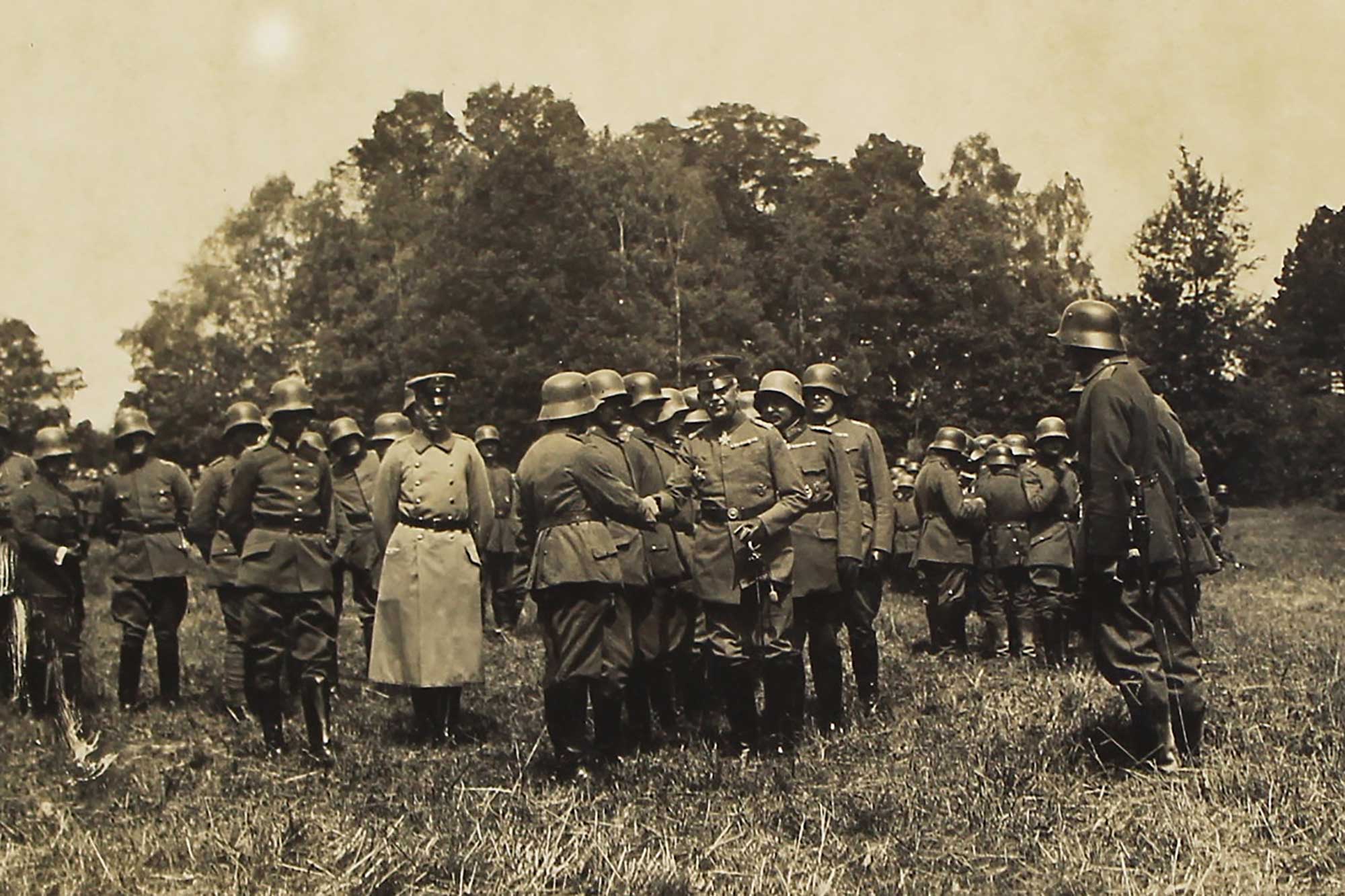 German Picture Postcard WW1 Soldiers . GD943 - Time Traveler Militaria