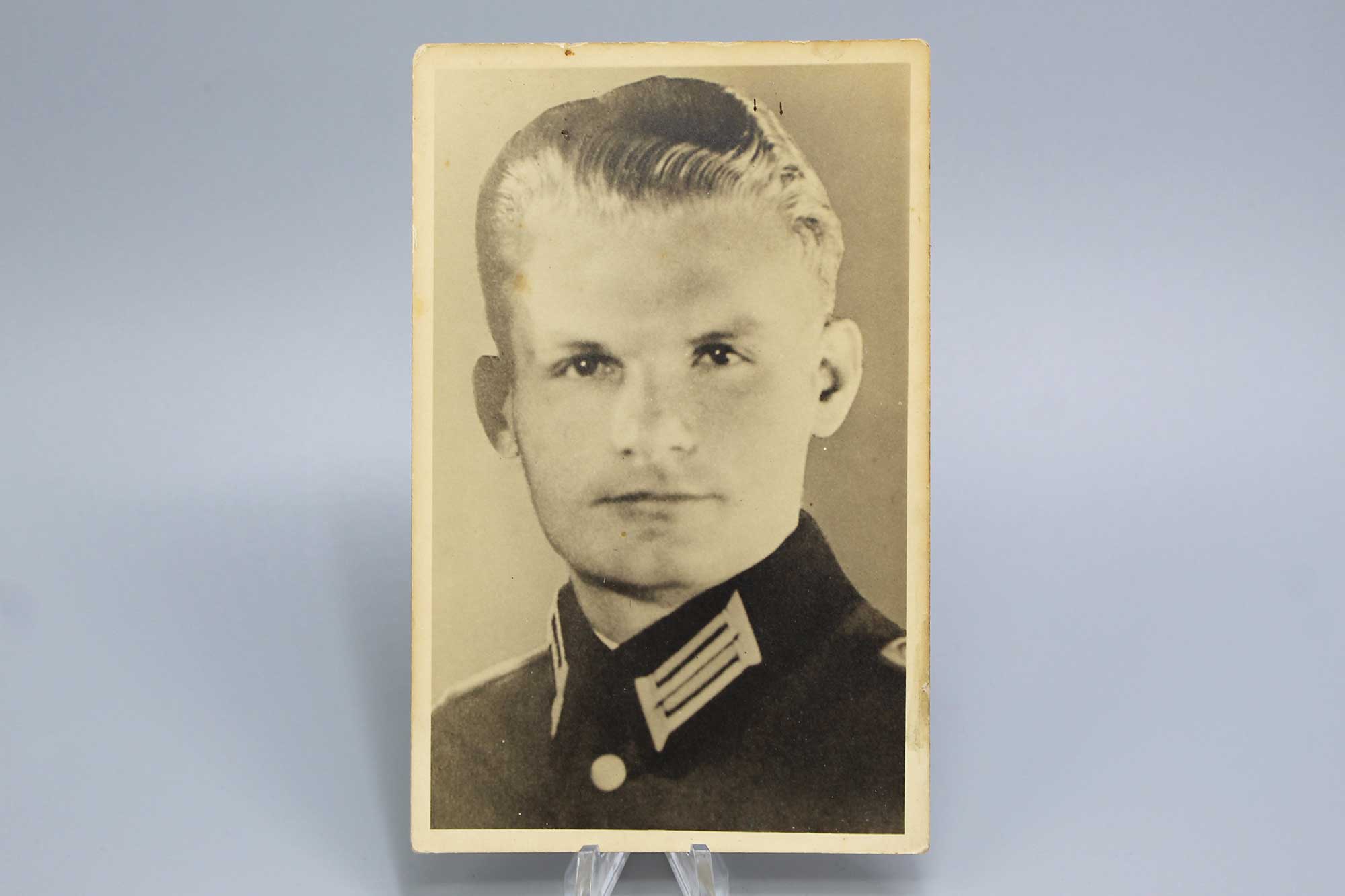 WW2 German Portrait Postcard . GD946 - Time Traveler Militaria