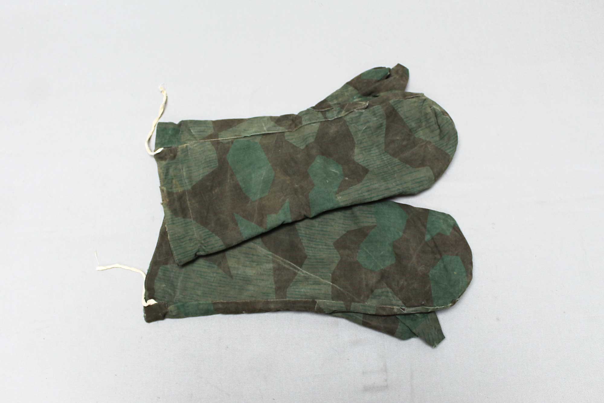 WW2 German Splinter Camo Winter Mittens . EFL1888 - Time Traveler Militaria