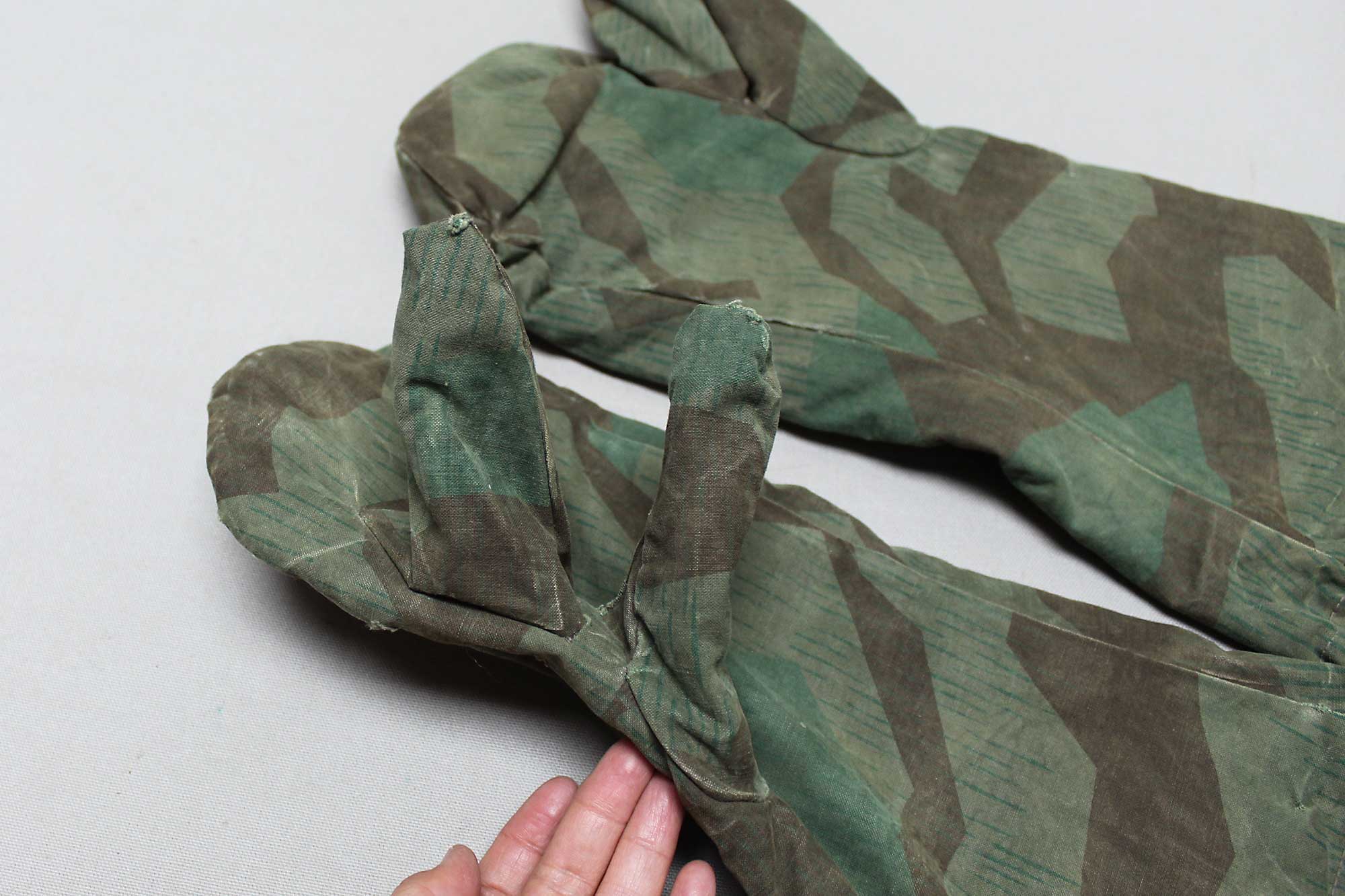 WW2 German Splinter Camo Winter Mittens . EFL1888 - Time Traveler Militaria