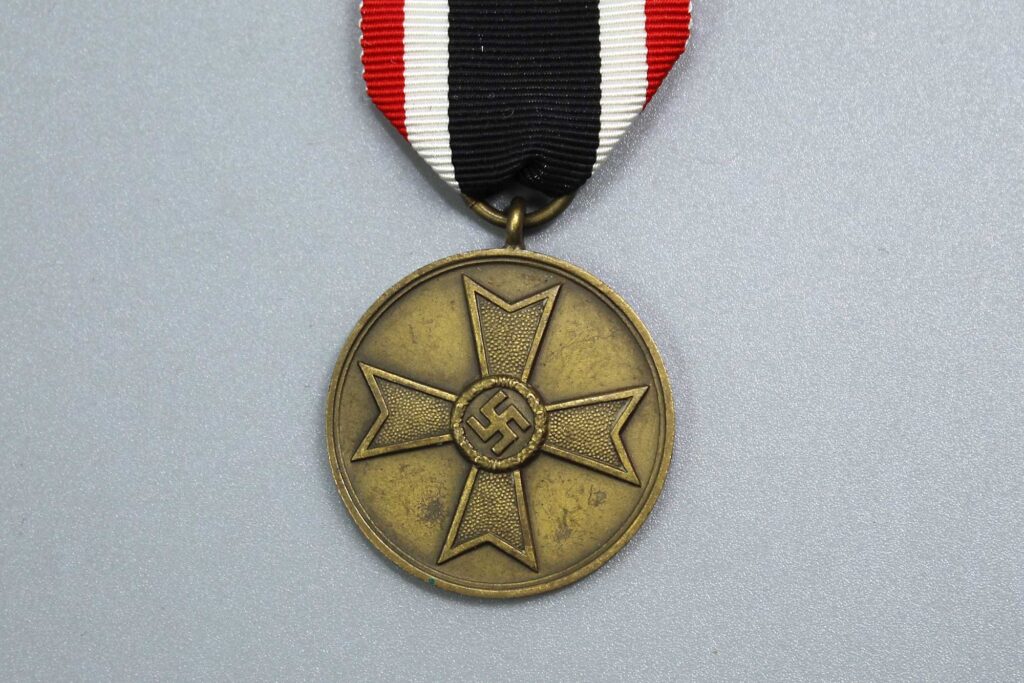 WW2 German War Merit Medal . GO5036 - Time Traveler Militaria
