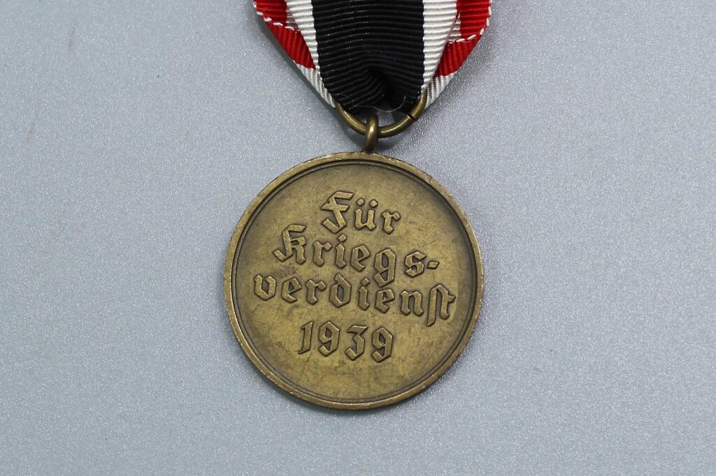 WW2 German War Merit Medal . GO5036 - Time Traveler Militaria