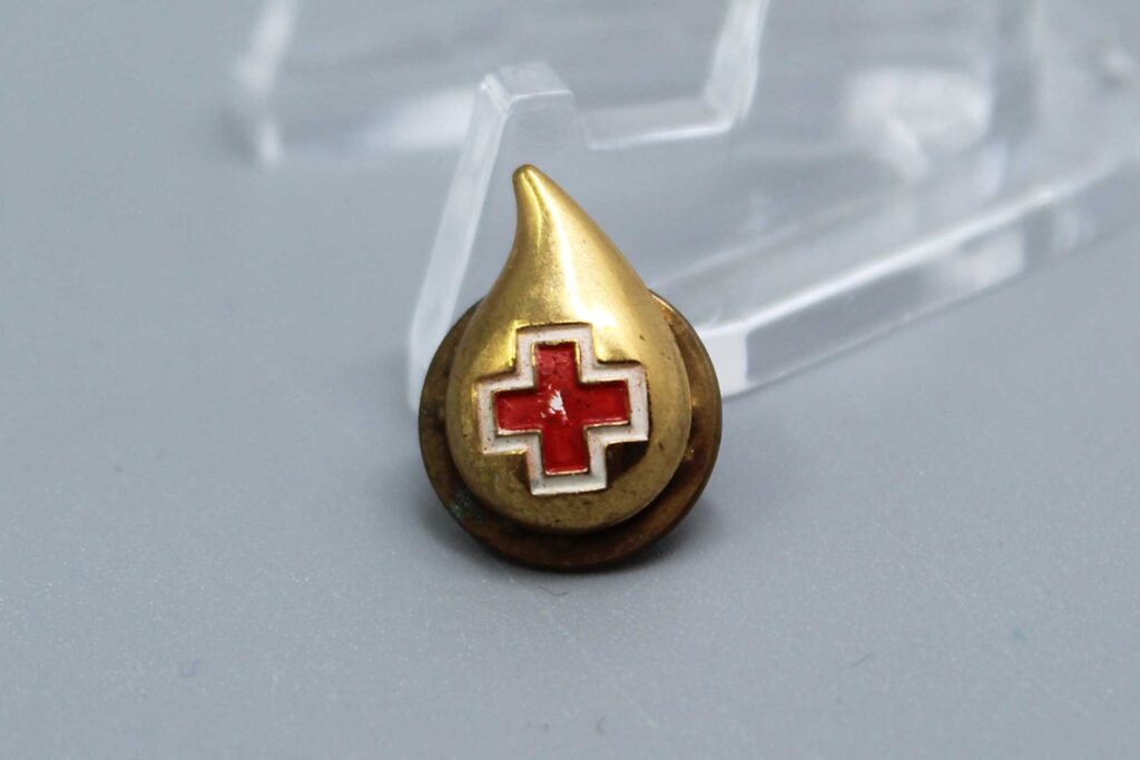 Vintage Red Cross Blood Drop Donation Pin . FLU4720 - Time Traveler ...