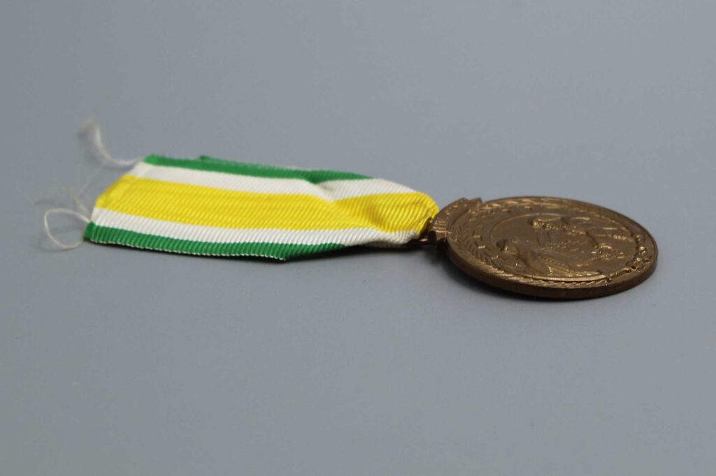 Iraqi Medal for Peace with Kurdistan Medal . WM368 - Time Traveler ...