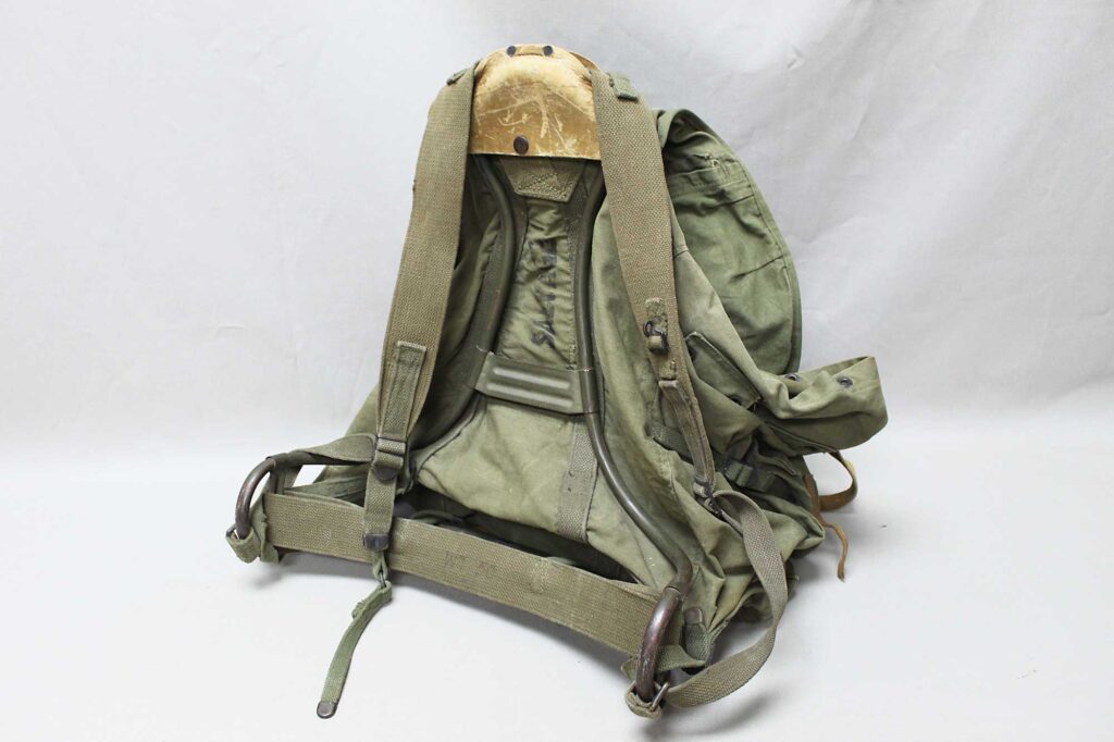 US Army Mountain Troops Backpack w/Metal Frame M1951 . FLU3787 - Time ...