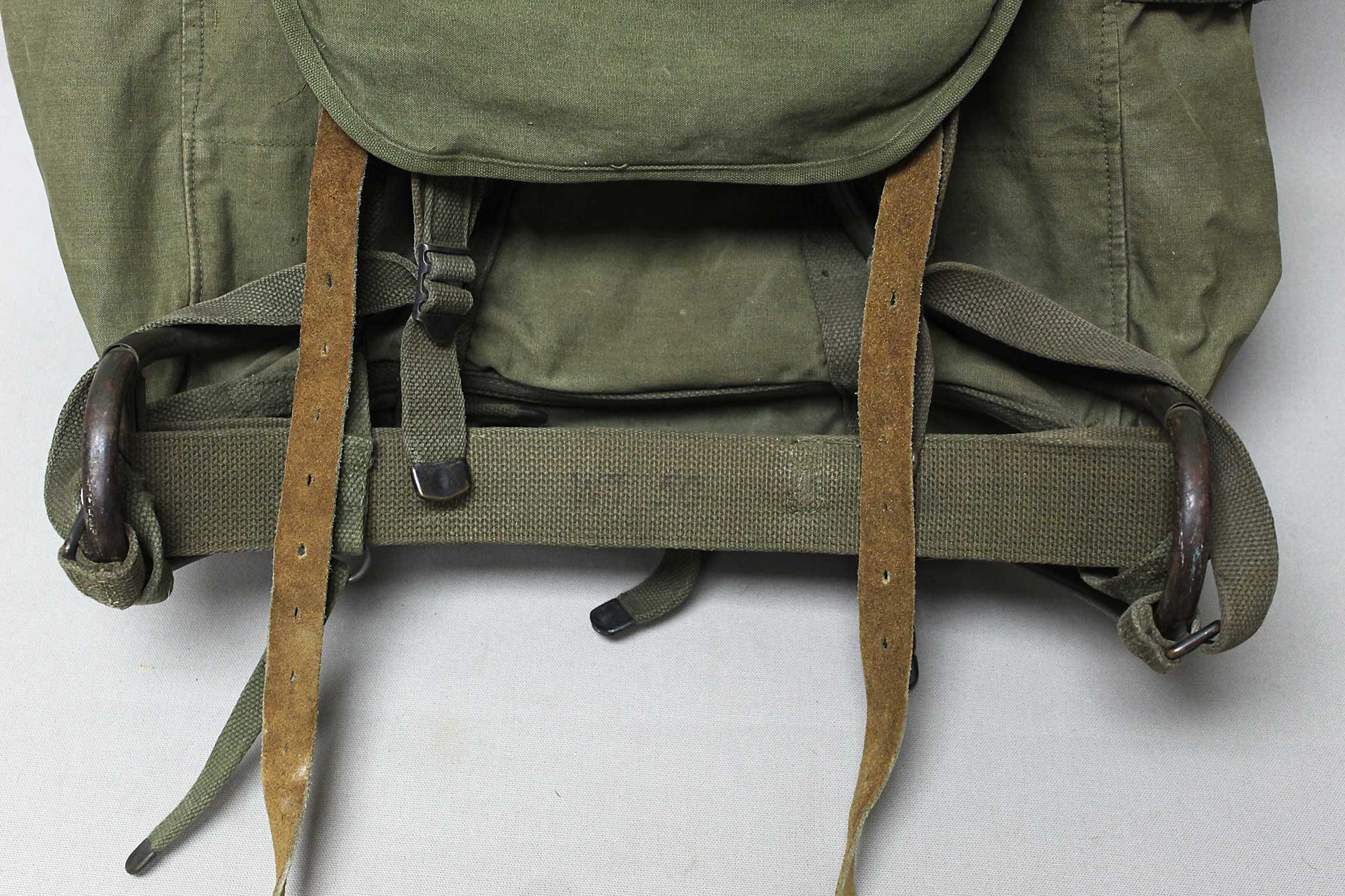 US Army Mountain Troops Backpack w/Metal Frame M1951 . FLU3787 - Time ...