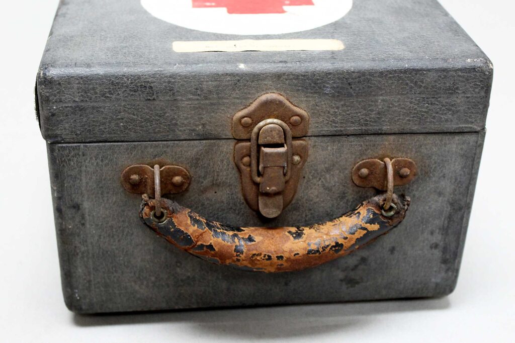 US Army Medical Box w/Content - Named Mjr . FLU4733 - Time Traveler ...