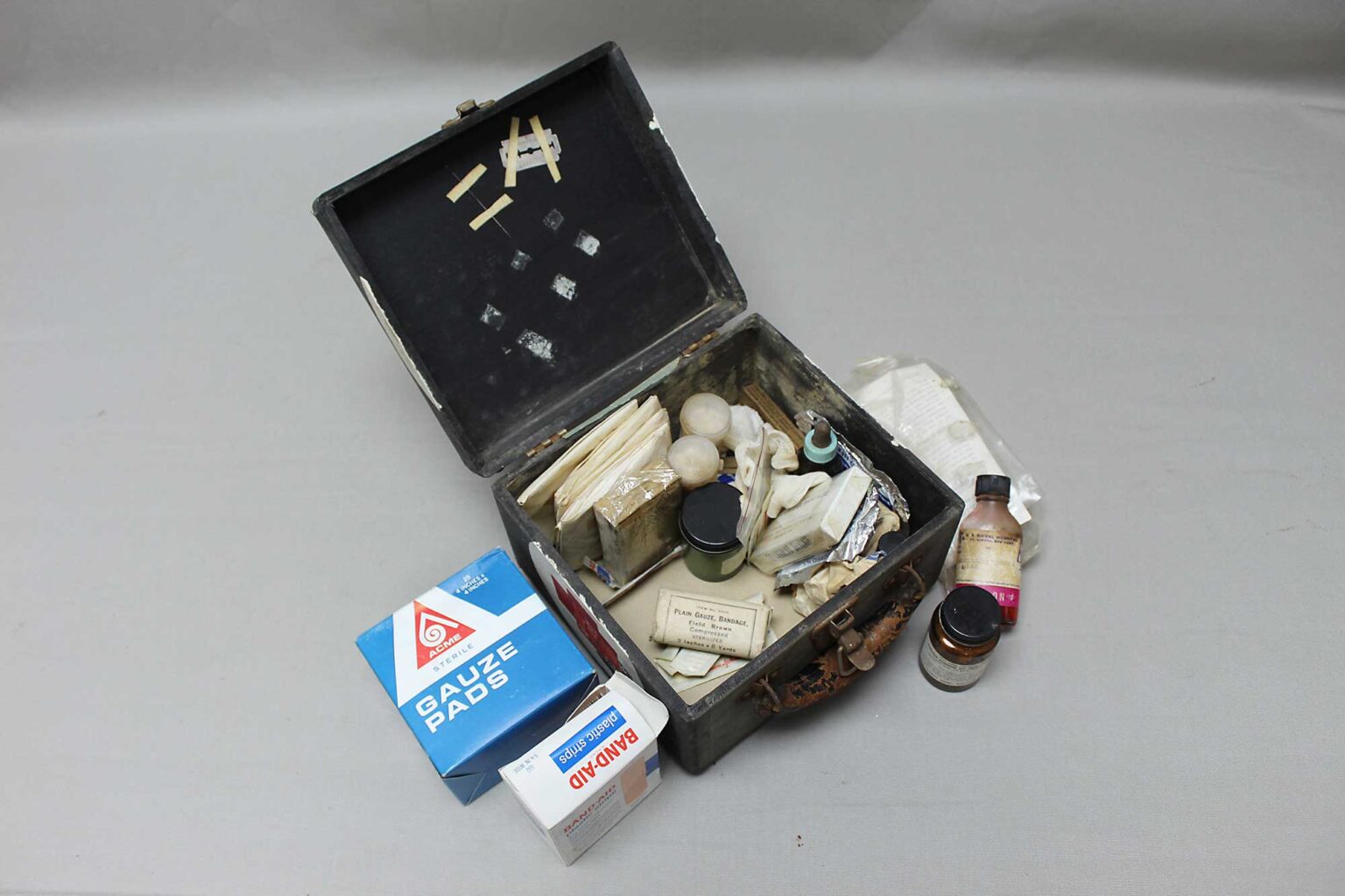 US Army Medical Box w/Content - Named Mjr . FLU4733 - Time Traveler ...