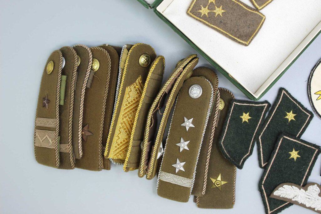 Hungarian Shoulder Straps and Insignias . WM459 - Time Traveler Militaria