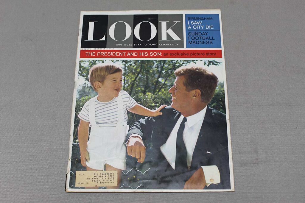 LOOK Magazine December 3 1963 . BOOK196 - Time Traveler Militaria