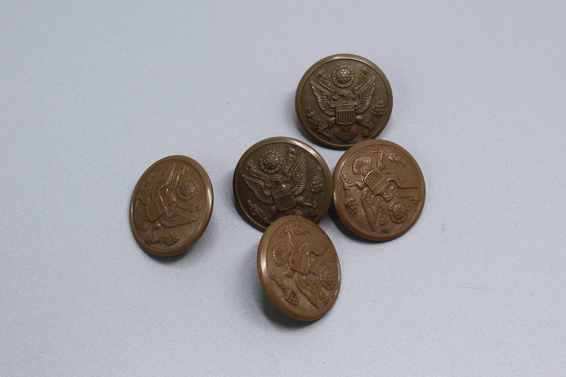 US Army Group of Plastic Buttons . FLU4767 - Time Traveler Militaria