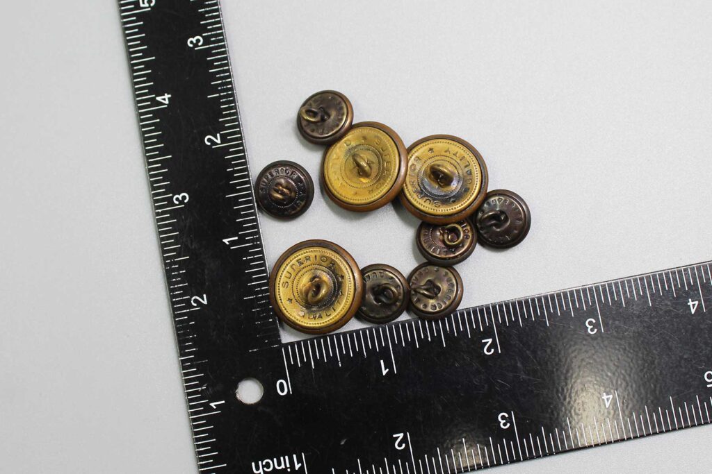 Group of Navy Buttons Mixed Sizes . FLU4770 - Time Traveler Militaria