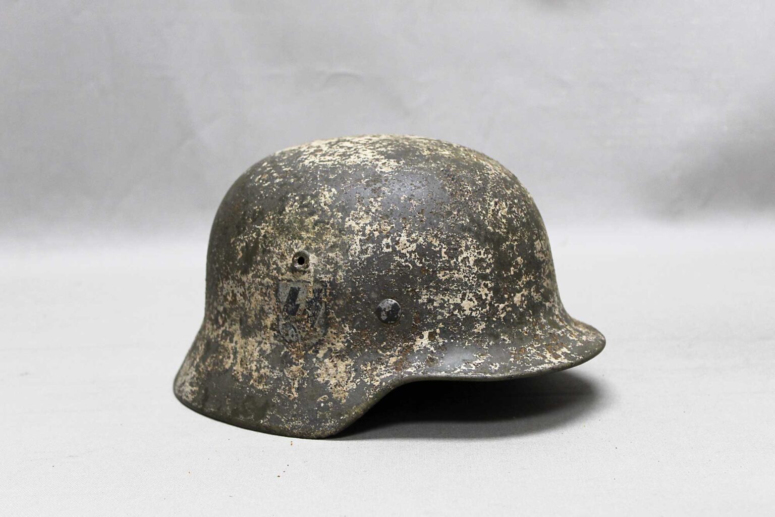 WW2 German SS Snow Camo Combat Helmet . HG4089cxa - Time Traveler Militaria
