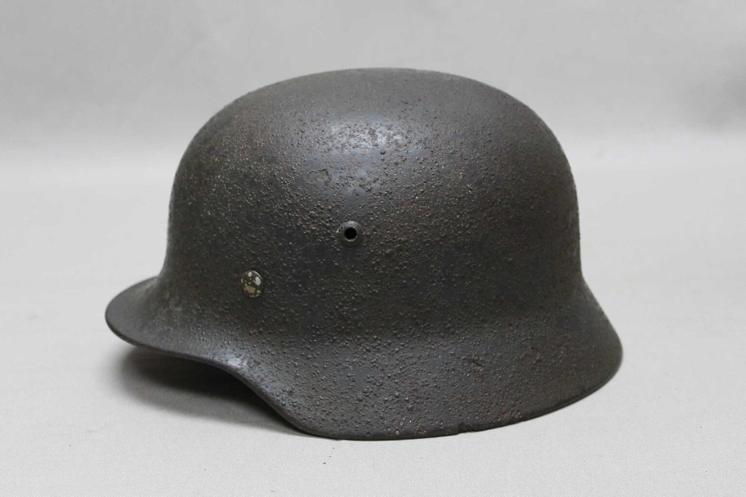 WW2 German SS Combat Helmet . HG4090cxa - Time Traveler Militaria