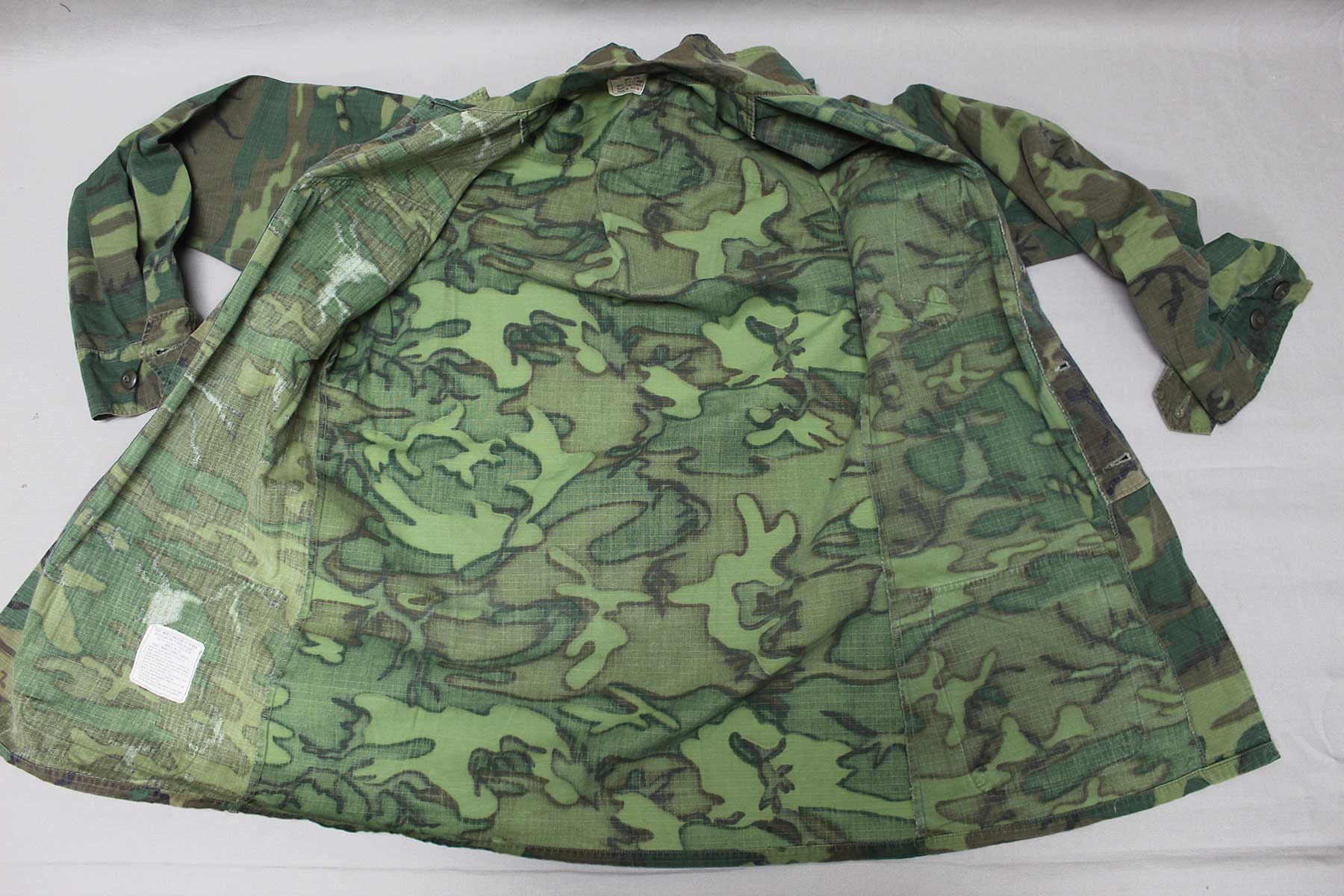 US ERDL Camo Combat Jacket - Sm-Long 70 . UA1221 - Time Traveler Militaria
