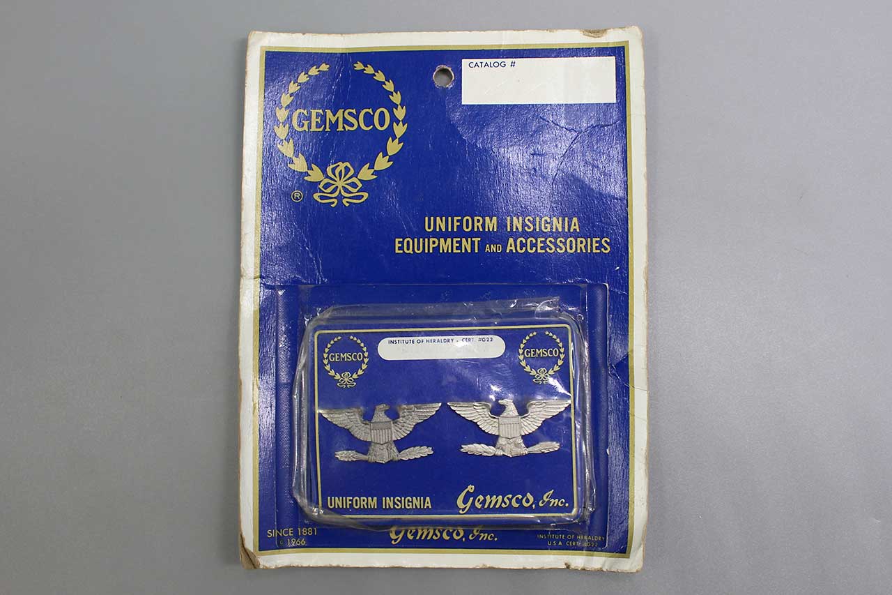 US Army Colonel Insignia Pair on 1966 Gemsco Card . FLU4802 - Time ...