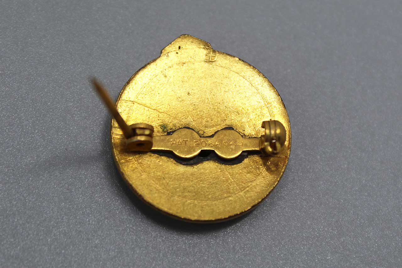 US World War II ARC Pin . FLU4806 - Time Traveler Militaria