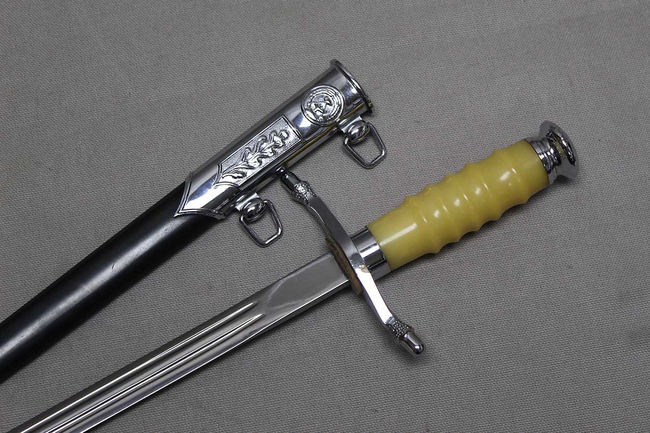 East German Army Officer Dagger . DW140 - Time Traveler Militaria