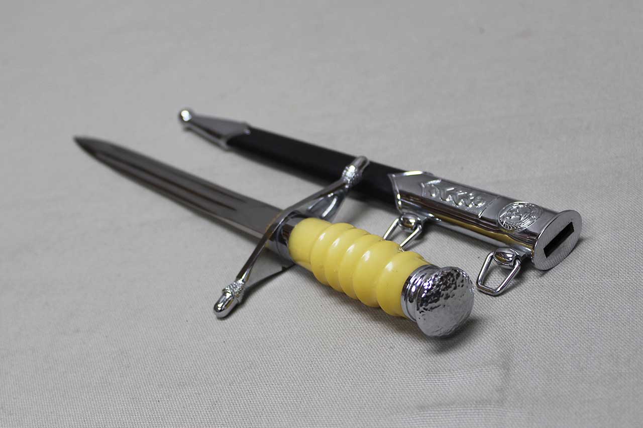 East German Army Officer Dagger . DW140 - Time Traveler Militaria