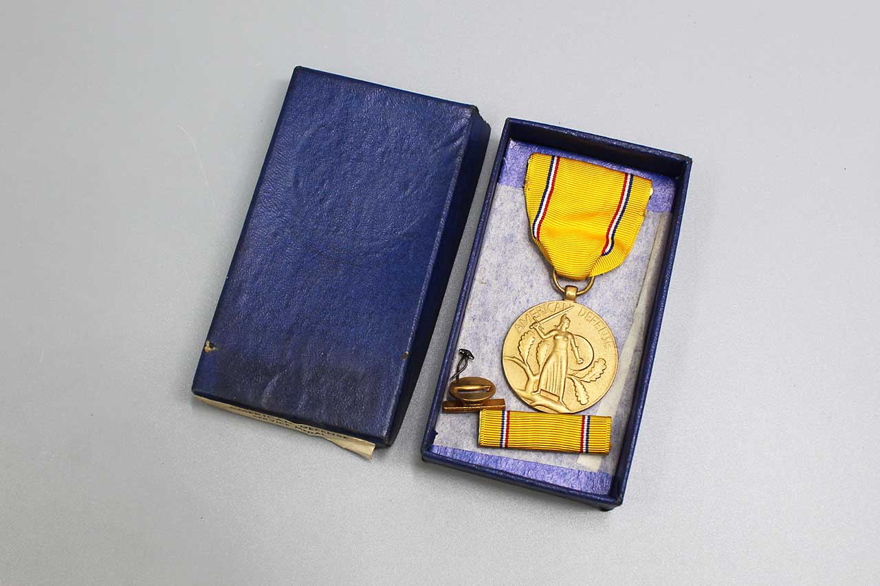 US WW2 American Defense Medal in Box . YMU4804 - Time Traveler Militaria