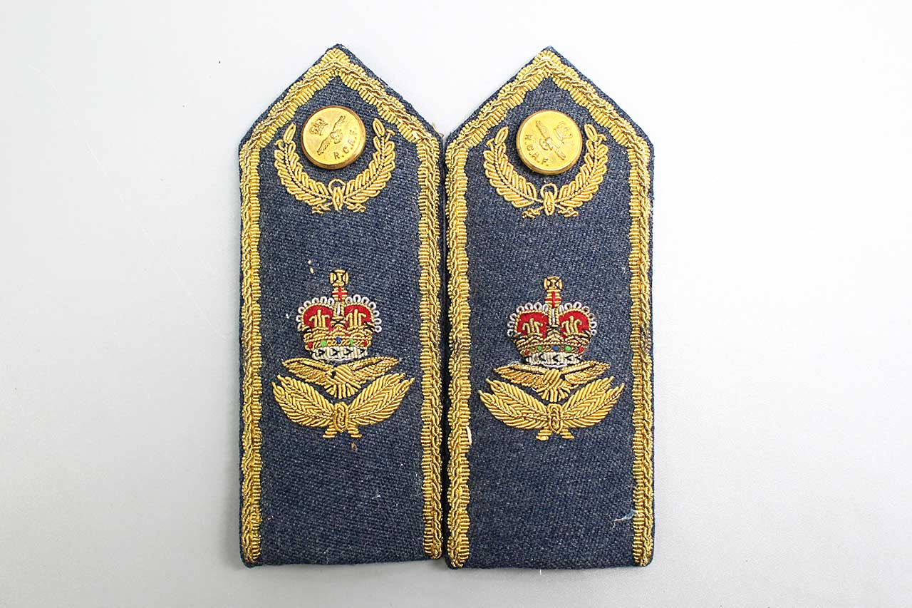Royal Canadian Air Force Shoulder Boards . BMX165 - Time Traveler Militaria