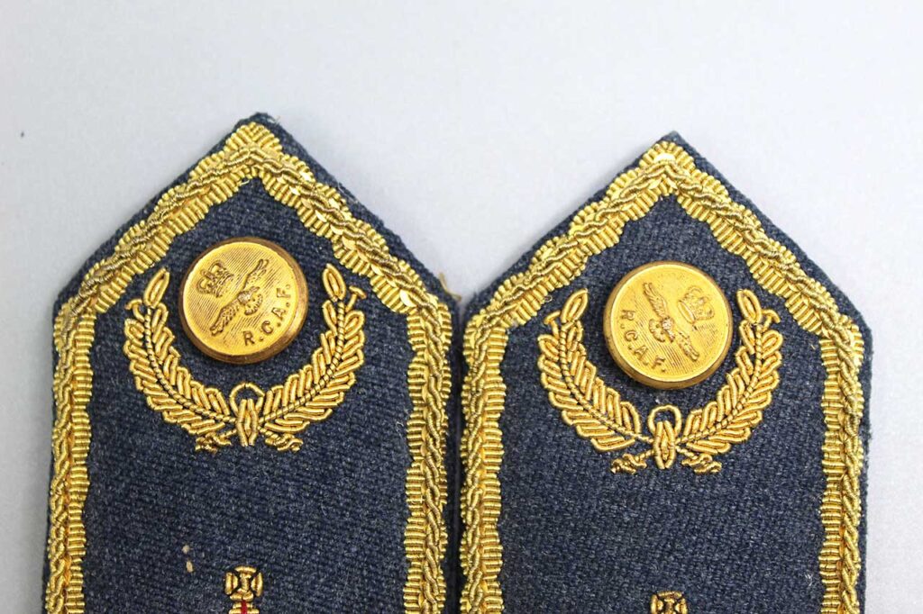 Royal Canadian Air Force Shoulder Boards . BMX165 - Time Traveler Militaria