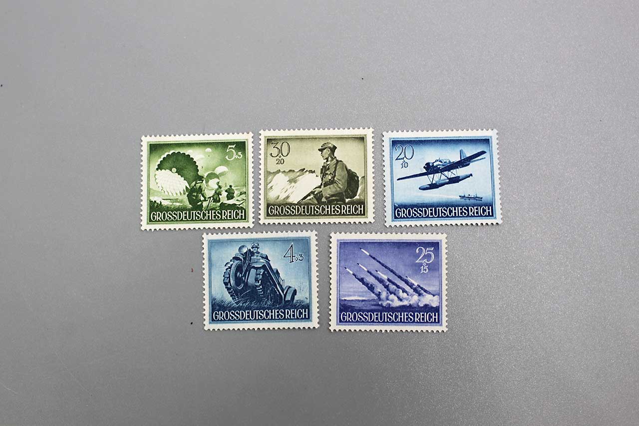 WW2 German Group of 5 Postage Stamps . GD992 - Time Traveler Militaria