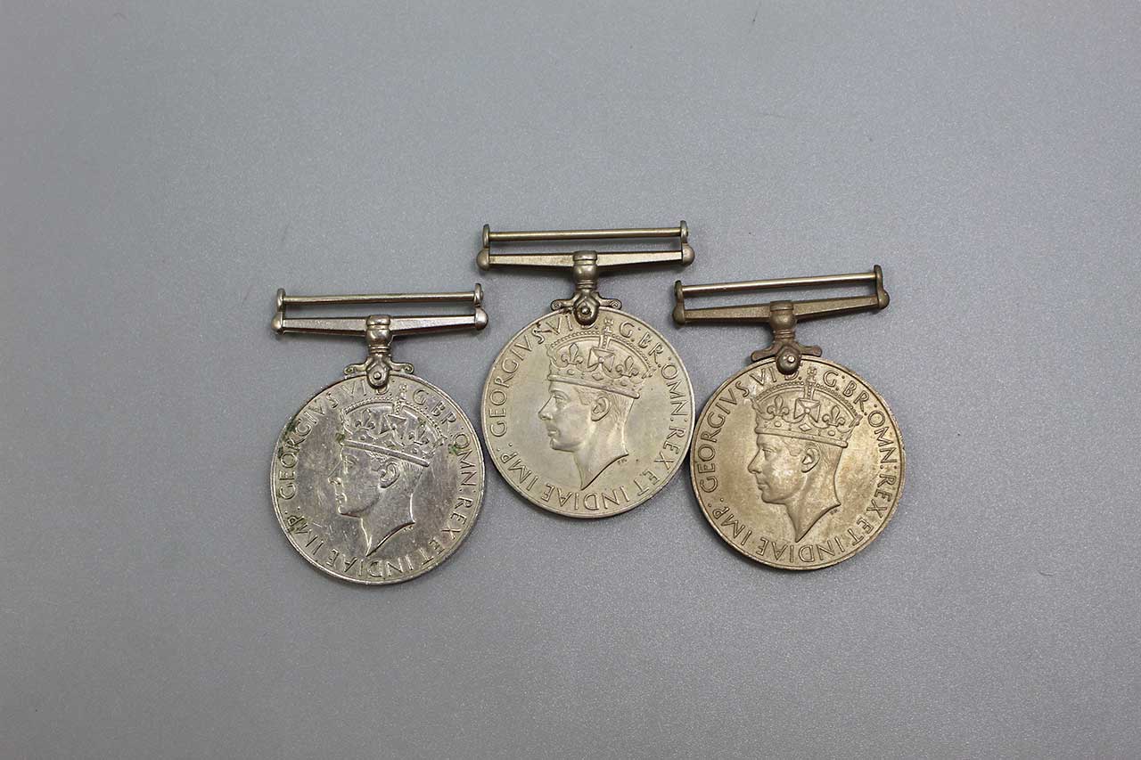 British WW2 War Service Medal Price Each . BM533 - Time Traveler Militaria