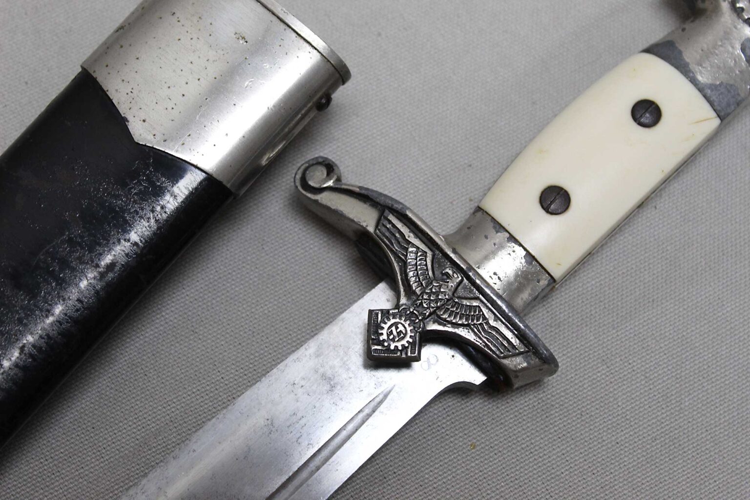 WW2 German Teno EM Hewer Eickhorn . D2104 - Time Traveler Militaria