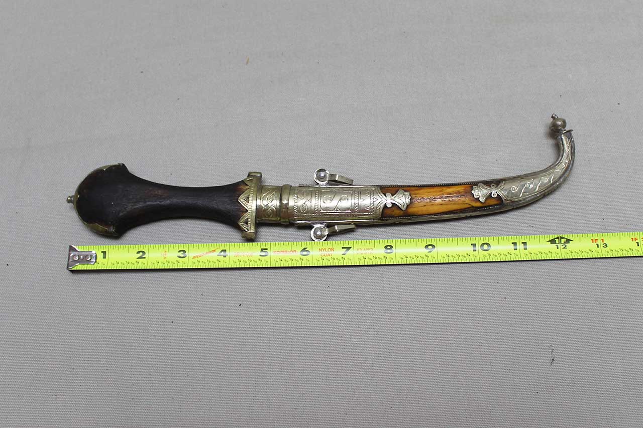 Small Middle Eastern Curved Dagger . DW3004cxcc - Time Traveler Militaria