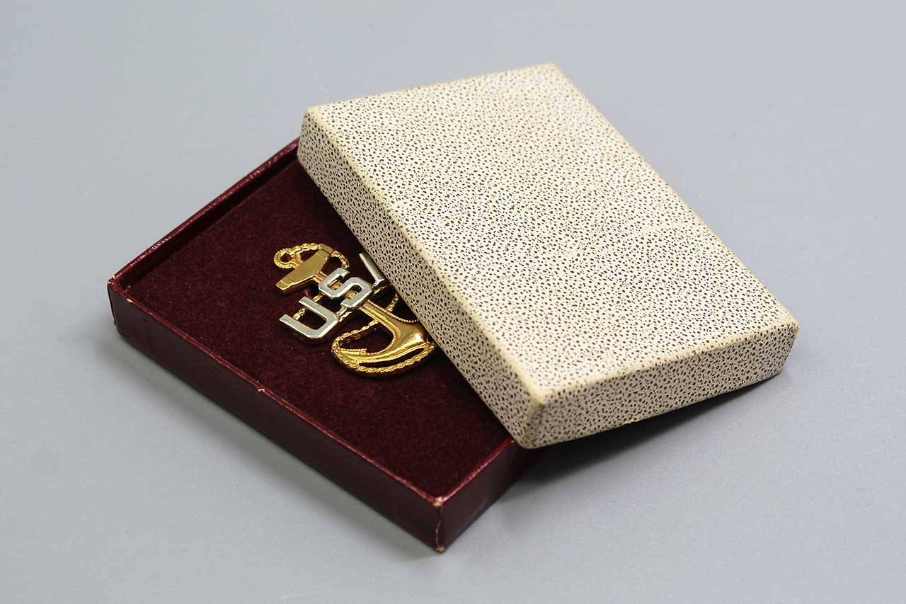 US Navy CPO Cap Insignia in Box . FLU4839 - Time Traveler Militaria