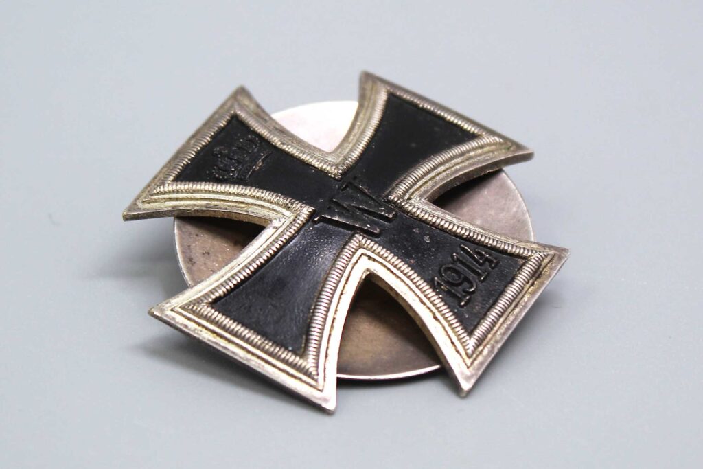 WW1 German Iron Cross Screw Back . GO5085 - Time Traveler Militaria